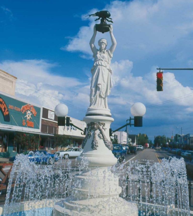 10. Das Boll Weevil Monument, Alabama - Top Trendly